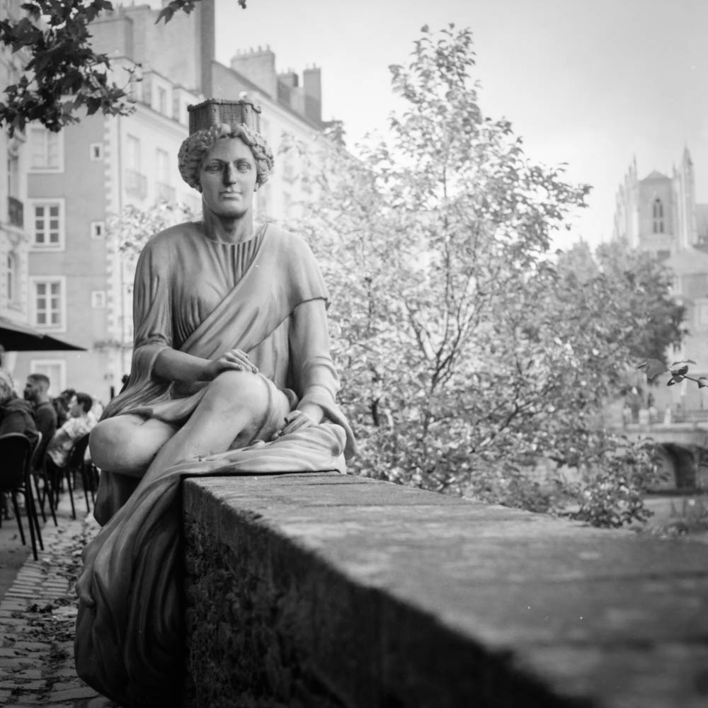 Choosing the Right Film Format: 35mm vs. Medium Format Photography ...